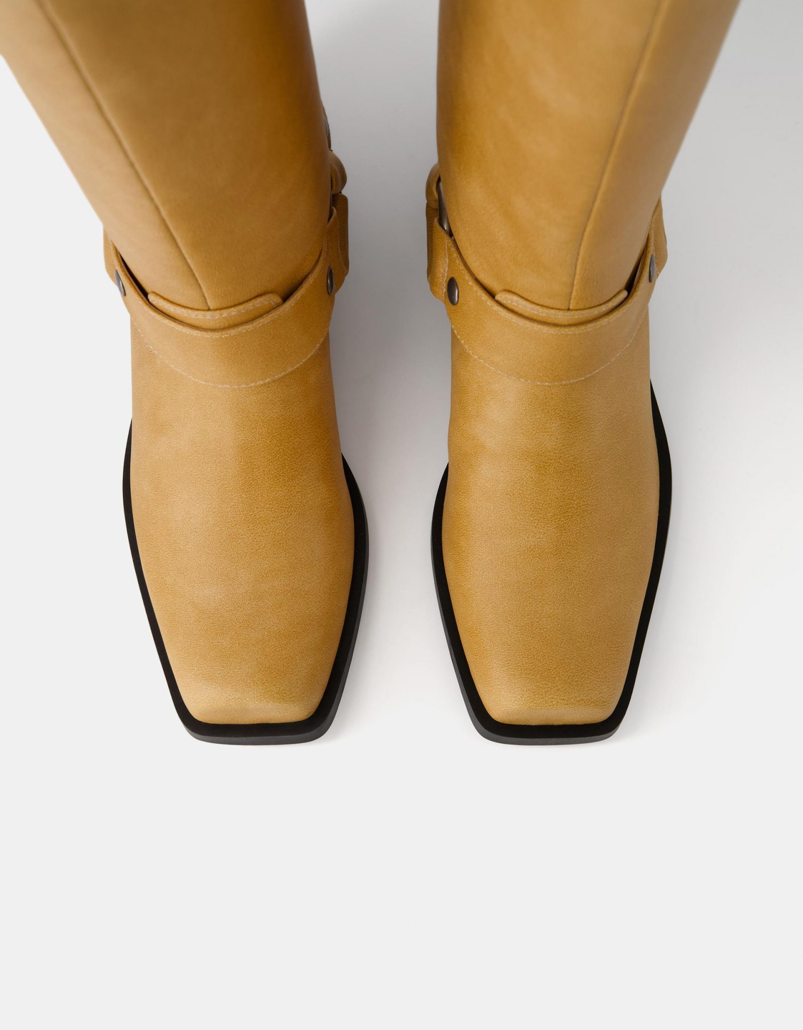 Botines de punta cuadrada: cómo usarlos en otoño 2024