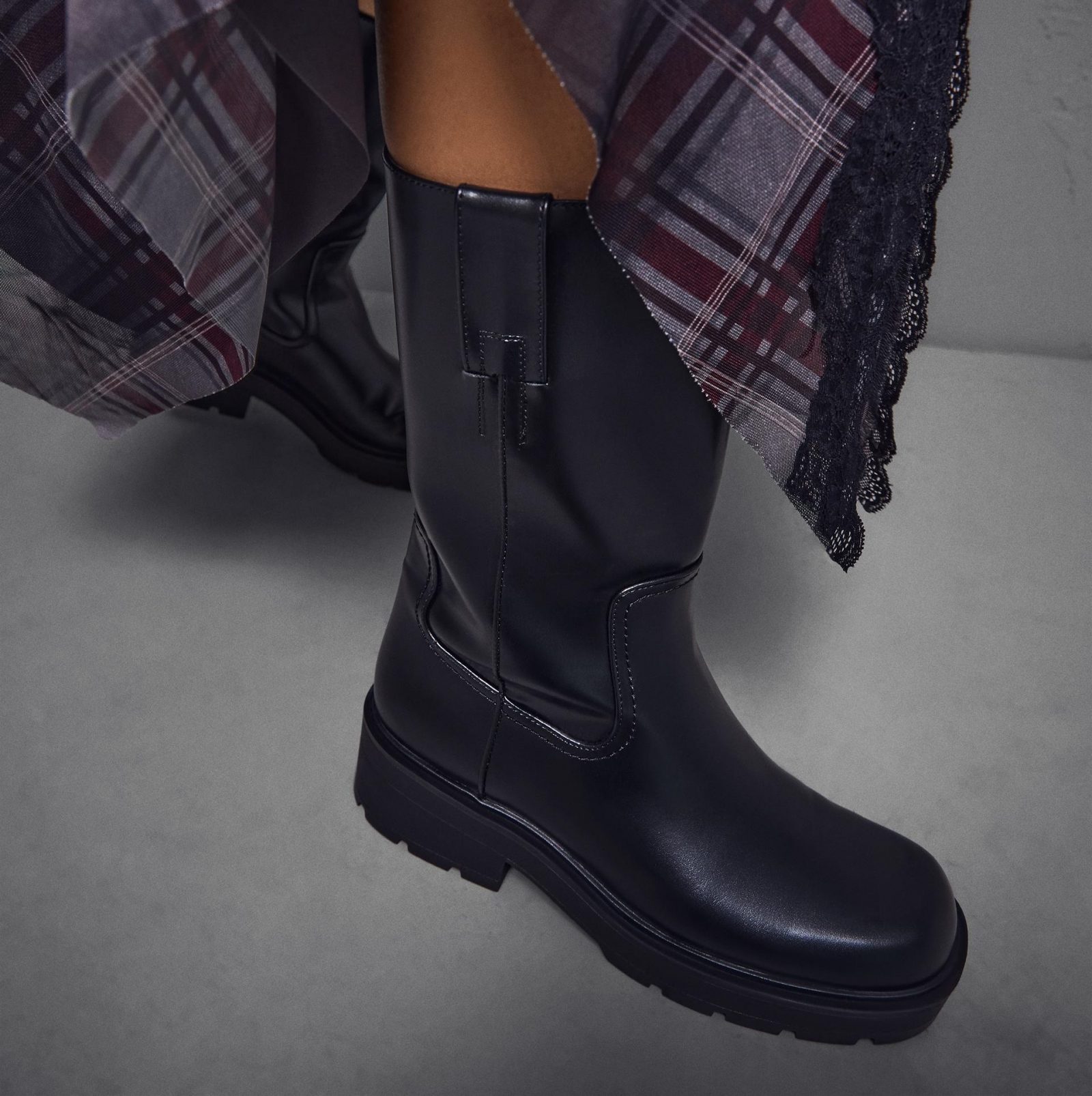 Botines planos: cómo usarlos en otoño