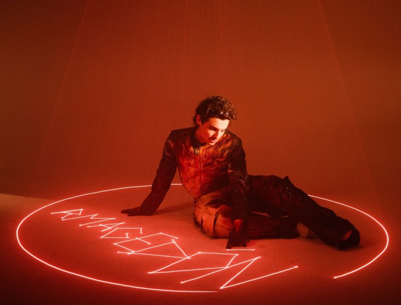 Humbe lanza un nuevo álbum de sorpresa: se llama Armagedón