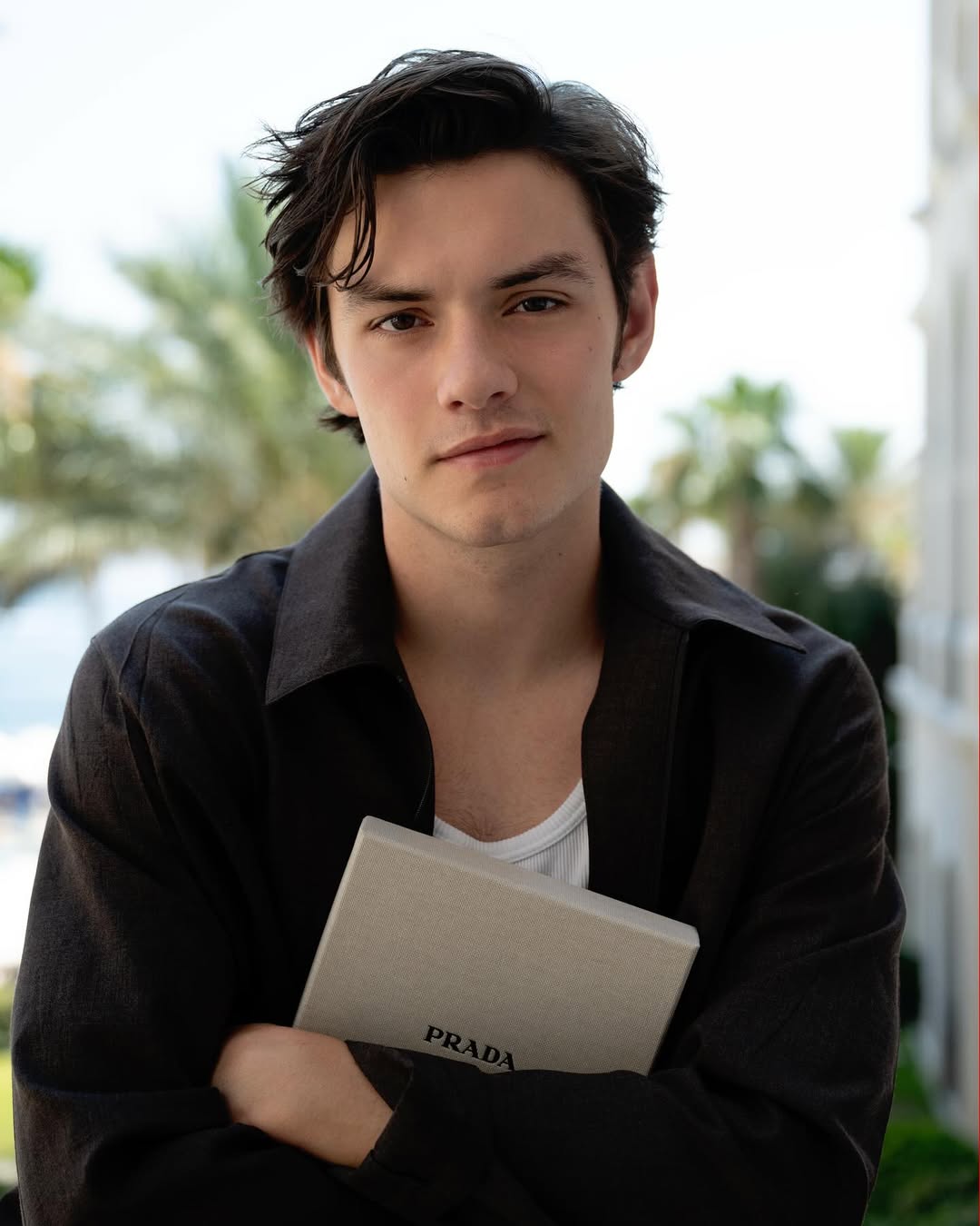 Louis Partridge, el actor que acapara titulares junto a Olivia Rodrigo