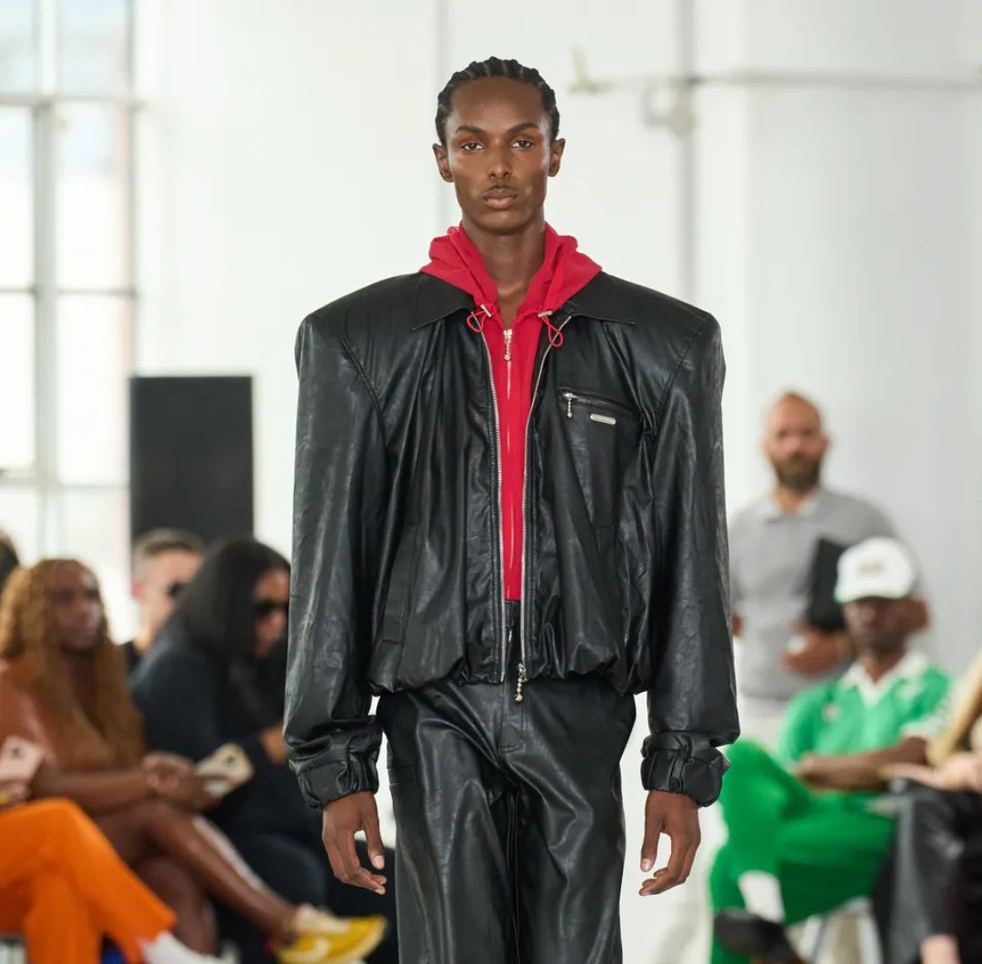 Outfit Color Verde: Cómo llevar la tendencia de 2025