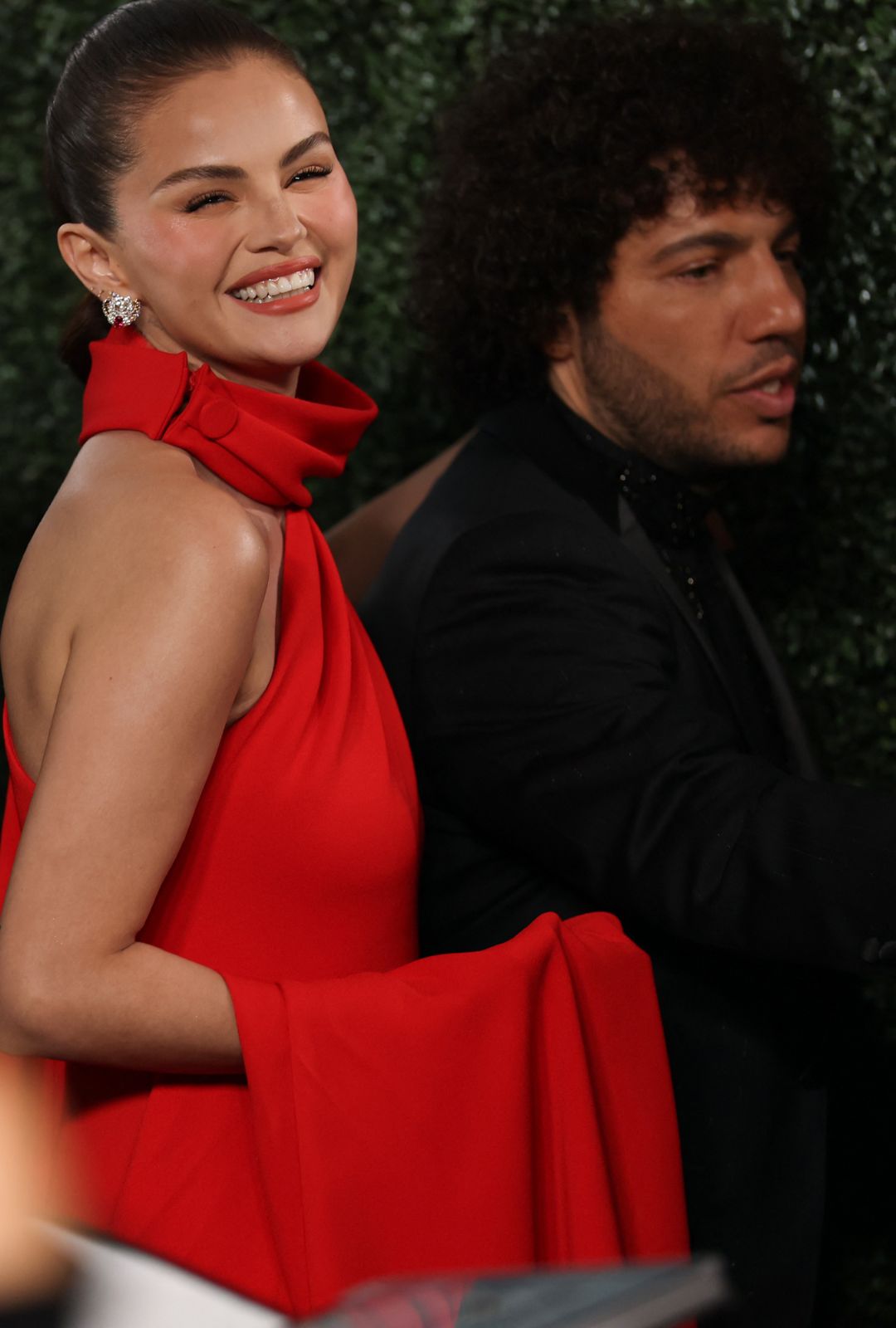 Selena Gomez y Benny Blanco deslumbran en los Emmys 2025