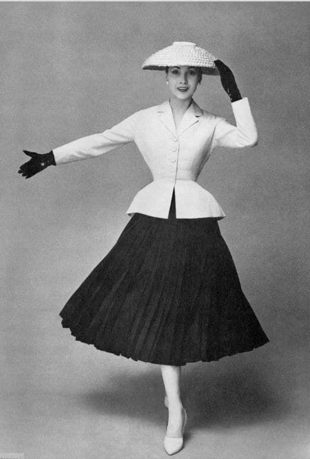 Coco Chanel: Biografía, Historia y Legado en la Moda Femenina